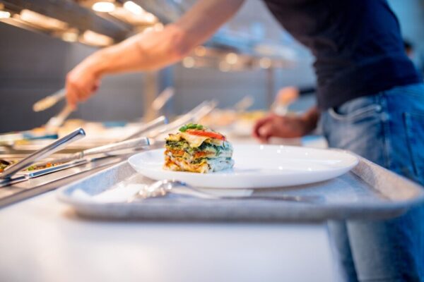 Usługi gastronomiczne i cateringowe a VAT